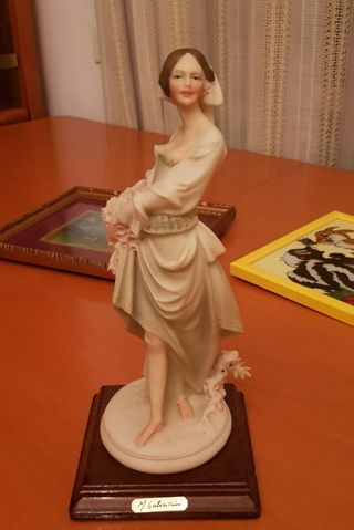 statuetta donna made in Italy