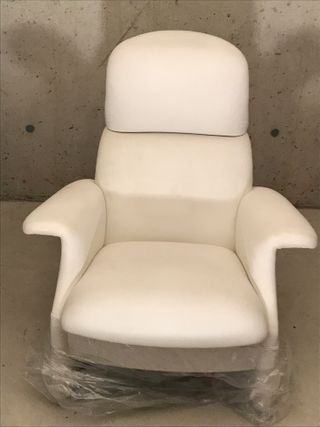 Poltrona design in pelle bianca