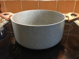 Pentola kasanova cm 25 con coperchio