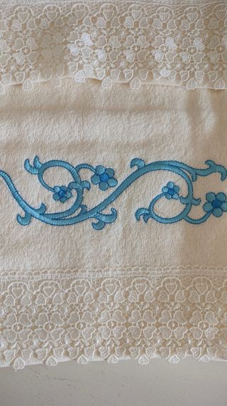 Asciugamani bagno ricamate