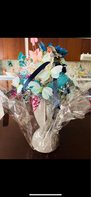 Vaso con fiori finti 