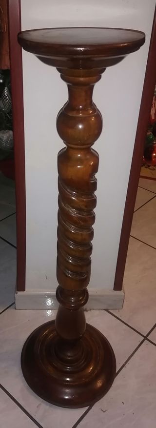 Colonna Interamente in Legno Pieno di Noce a Torci