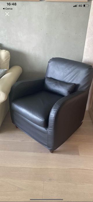 Poltrona in eco pelle nera