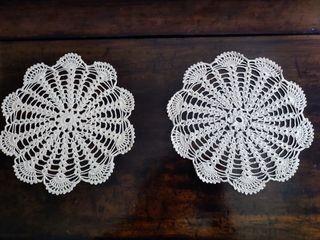 Coppia di centrini fatti a mano