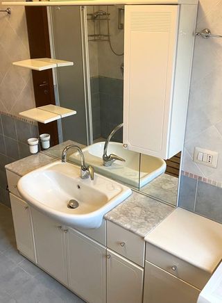 Mobile bagno con specchio + rubinetto