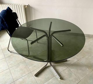 Tavolo rotondo in vetro fumè