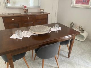 Tavolo in legno pieno 