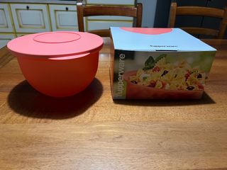 Ciotola Tupperware con coperchio