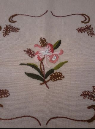 cuscino ricamato a mano 46x45