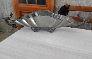 Antico Vassoio in peltro con draghi