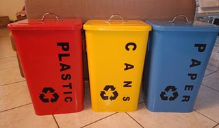 Cestini pattumiera colorati 26L