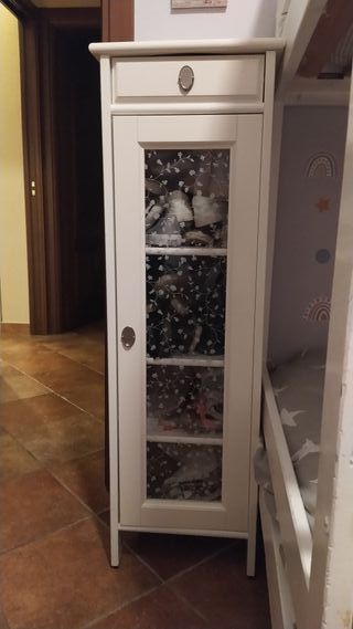 Mobiletto con toeletta e vetrina