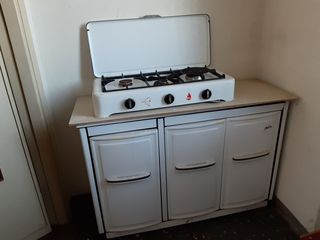 MOBILE DA CUCINA CON 3 FUOCHI.