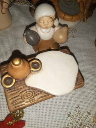 thun ponte più signora con fieno e tavolo