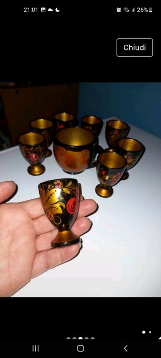 vassoio e bicchierini in legno 