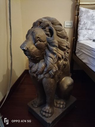 coppia di leoni in resina