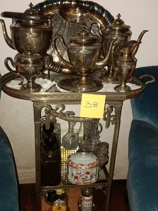 Antiquariato e modernariato. Mobili e oggetti vari