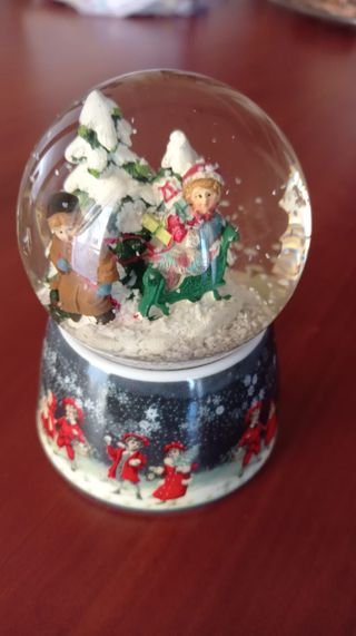 Sfera natalizia con neve della HERVIT