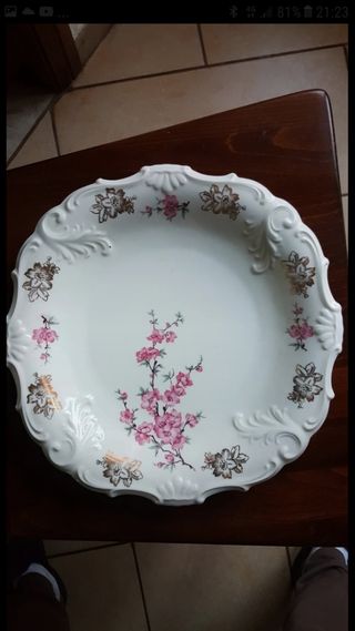 Antico piatto in porcellana