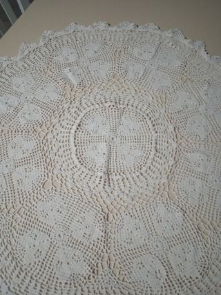 Tovaglia rotonda realizzata a mano