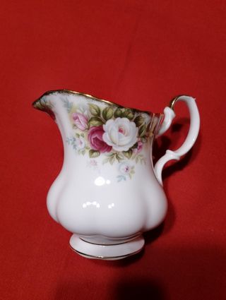 lattiera grande in porcellana royal Albert 