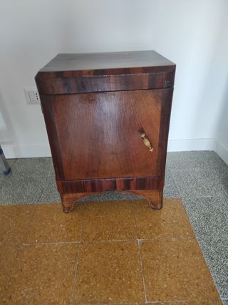 comodino d'epoca 
