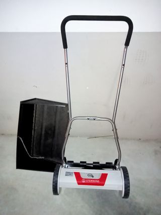 tosaerba manuale completo di cestello raccoglitore