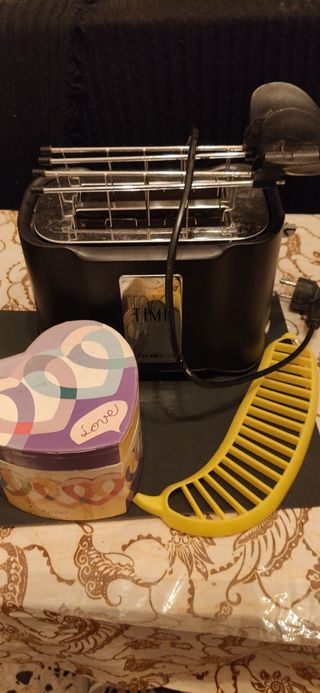 set tostapane, scatolina a cuore, affettabanana