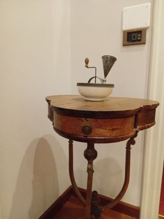 tavolino e utensile per maionese