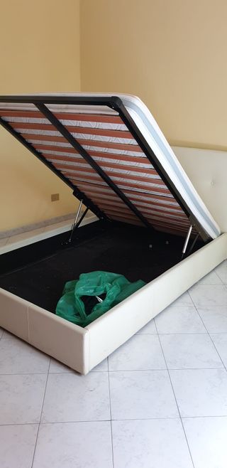 Letto contenitore una piazza e mezza con materasso