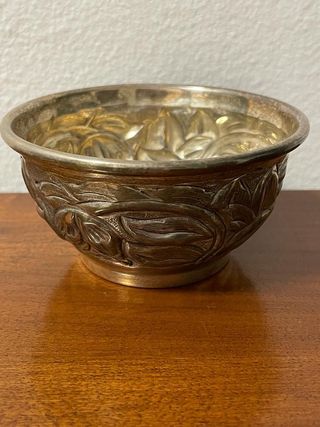 Ciotola sbalzo floreale 