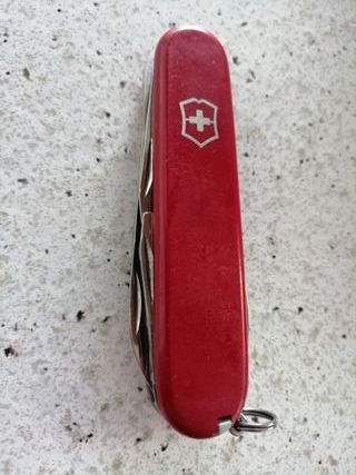 apribottiglie svizzero