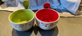 tazze con cucchiaio in ceramica 