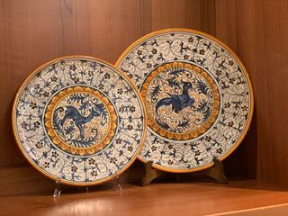 Piatti maiolica decorati