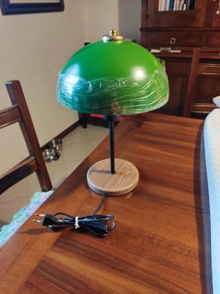 Lampada da tavolo verde