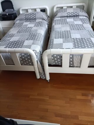 Coppia di letti singoli vintage 