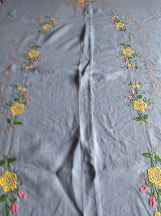 tovaglia rettangolare in lino ricamata con fiori r