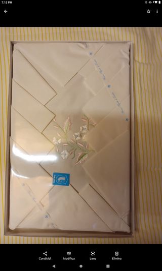 Tovaglia da 12 puro lino ricamata a mano