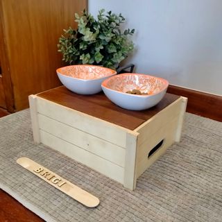 porta ciotole rialzato per gatti e cani 