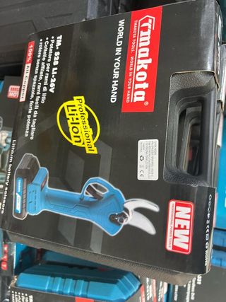 FORBICI A BATTERIA PER POTATURA 