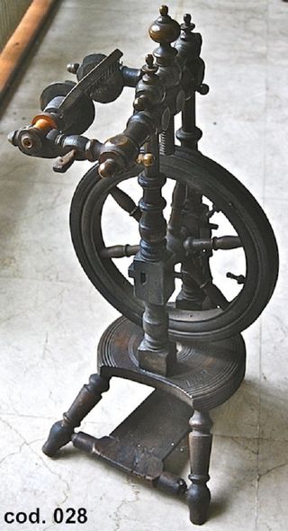 28_Antico arcolaio in legno