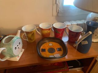 Tazze teiera piccola brocca e vassoietto 