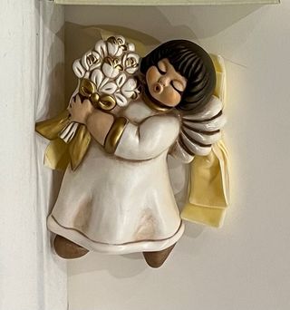 Formella angelo thun da parete con rose e fiocco