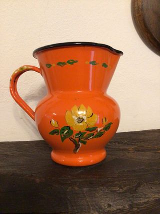 Antica brocca smaltata