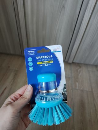 Spazzola per stoviglie con serbatoio detersivo 