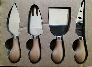 Set Coltelli Parmigiano.
Marca z.one concept
Nuovi