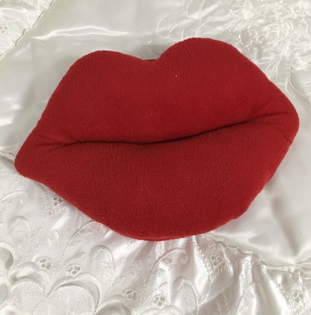 Almohadilla pequeña en forma de labios de segunda mano por 4 EUR en ...