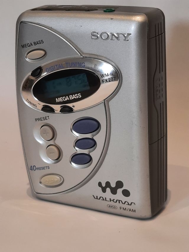 WALKMAN SONY FUNCIONANDO wm fx277 de segunda mano por 80 EUR en Benacazón en WALLAPOP