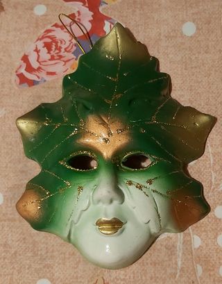 Piccola maschera in ceramica 