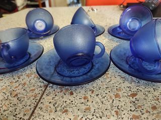 Sei tazzine in vetro blu